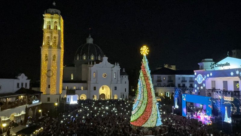 ¡Ciudad Cayalá encendió la magia de la Navidad con un espectáculo para ...